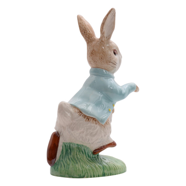 Peter Rabbit animal figurine - pascoeandcompany