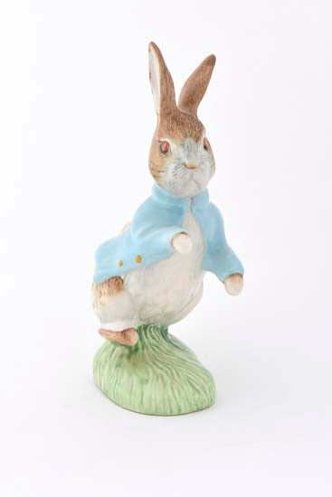 Peter Rabbit animal figurine - pascoeandcompany